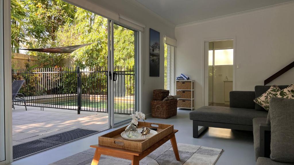 Coastal Chill on Garrick, Port Douglas (updated prices 2025)