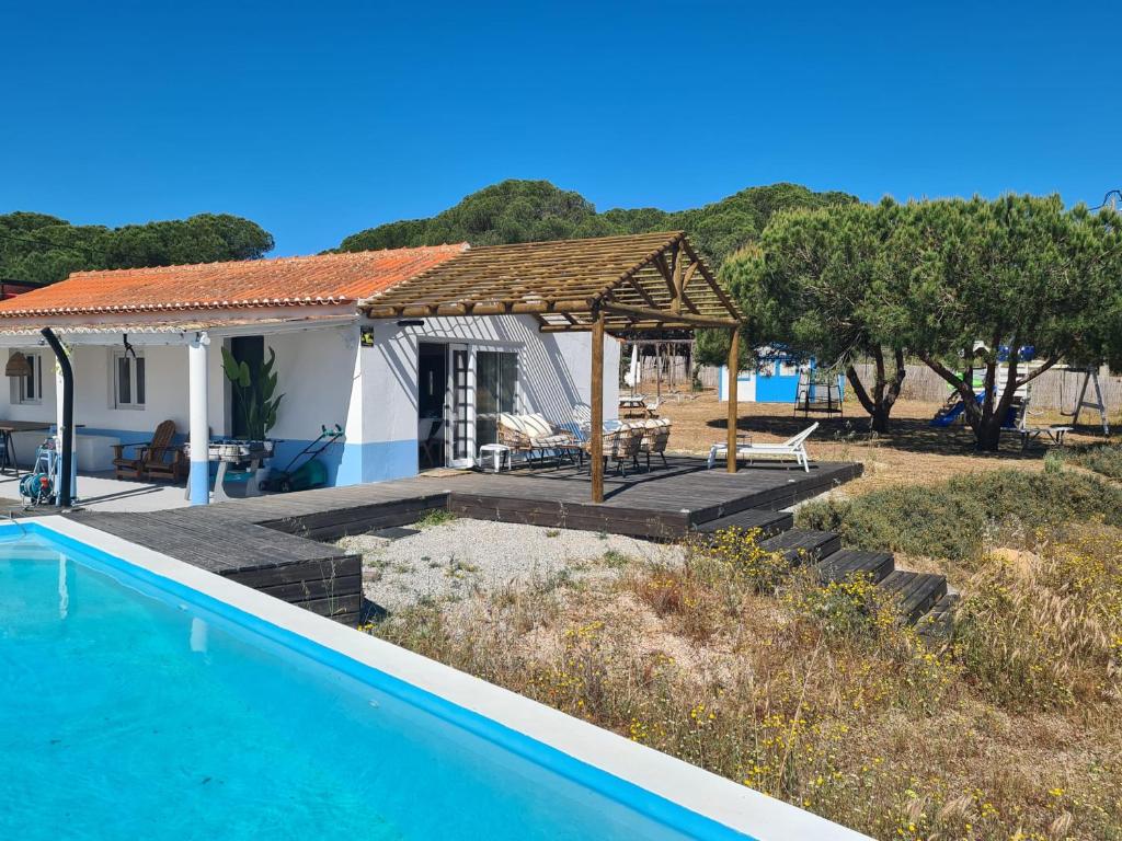 Modern Farmhouse AYO South of Melides, Giz (updated prices 2025)