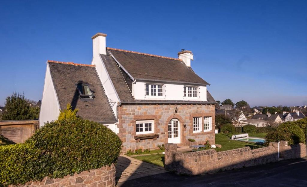 ty michel, Swimming pool access to beaches and sh, Perros-Guirec ...