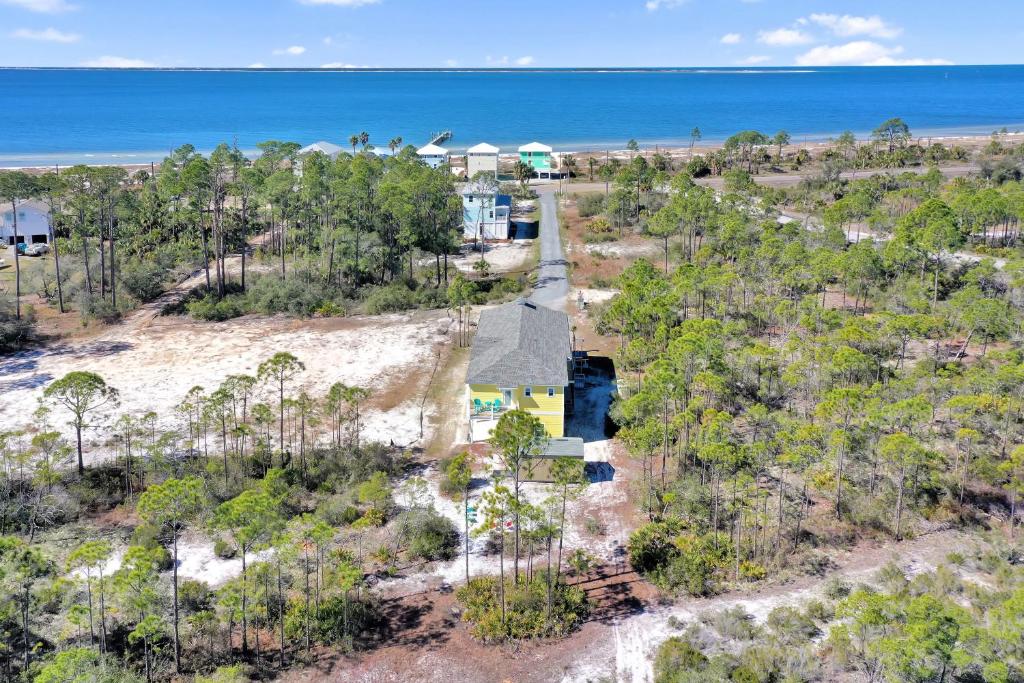 Dolphin Daze Beach House by Pristine Property Vacation Rentals, Saint ...