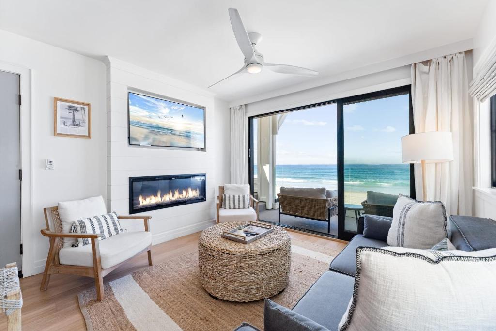 N Oceanfront Masterpiece with Rooftop & Hot Tub, San Diego (updated ...