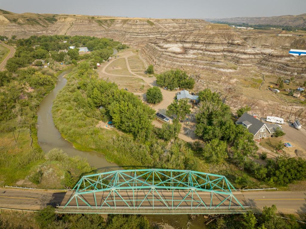 D3 Rainforest Getaway Dome- 2Dbl beds, Drumheller (updated prices 2024)