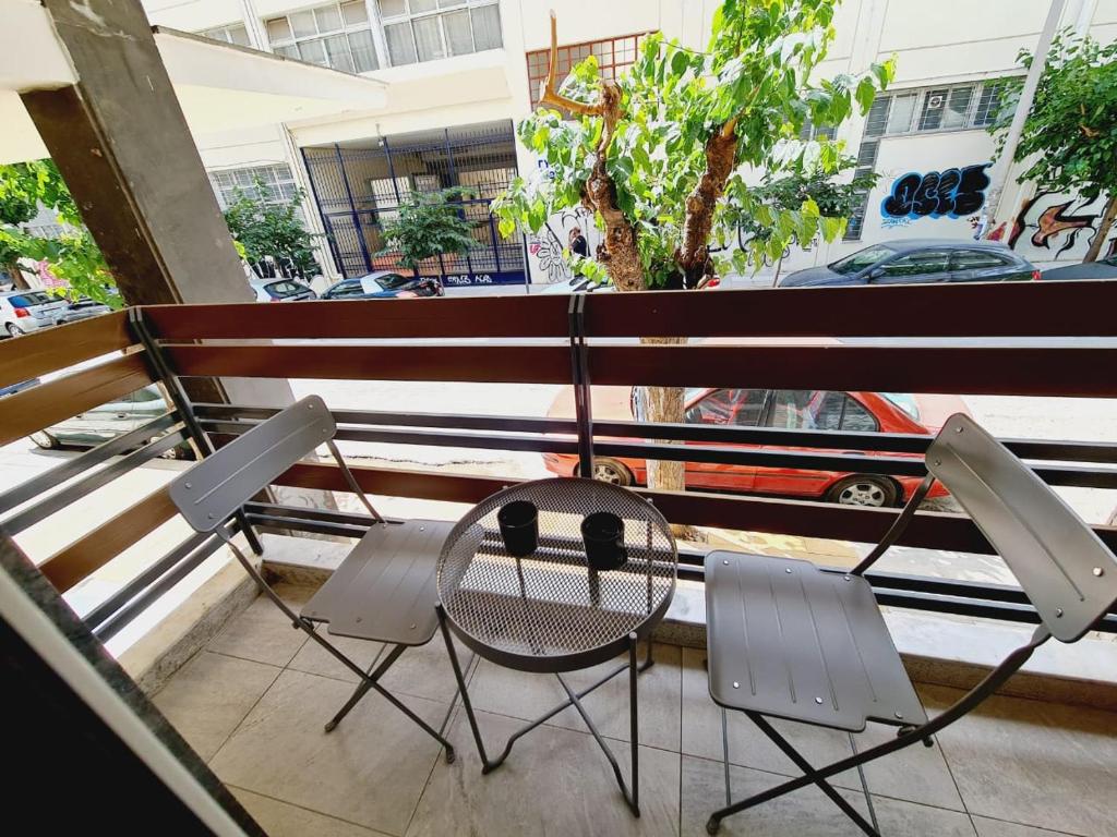 Koukaki's Charmer, Athens (updated prices 2025)