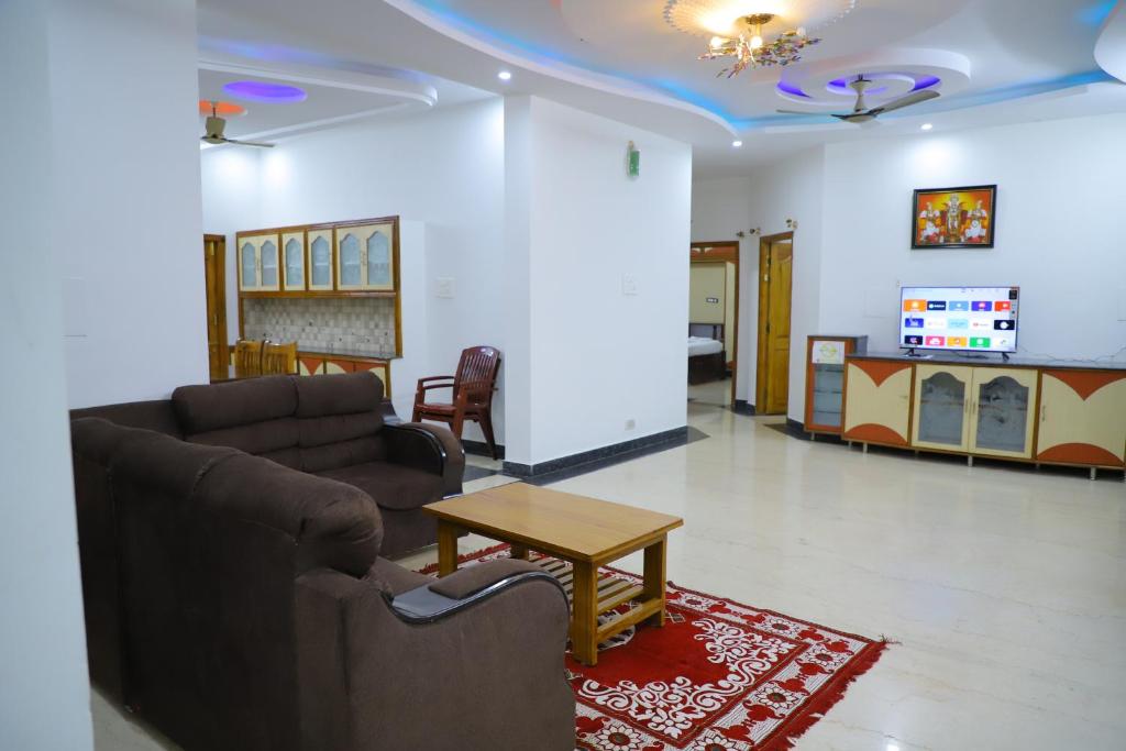 Nanda Mohan Homestay- Luxuries AC Apartment close to Alipiri Foothills ...