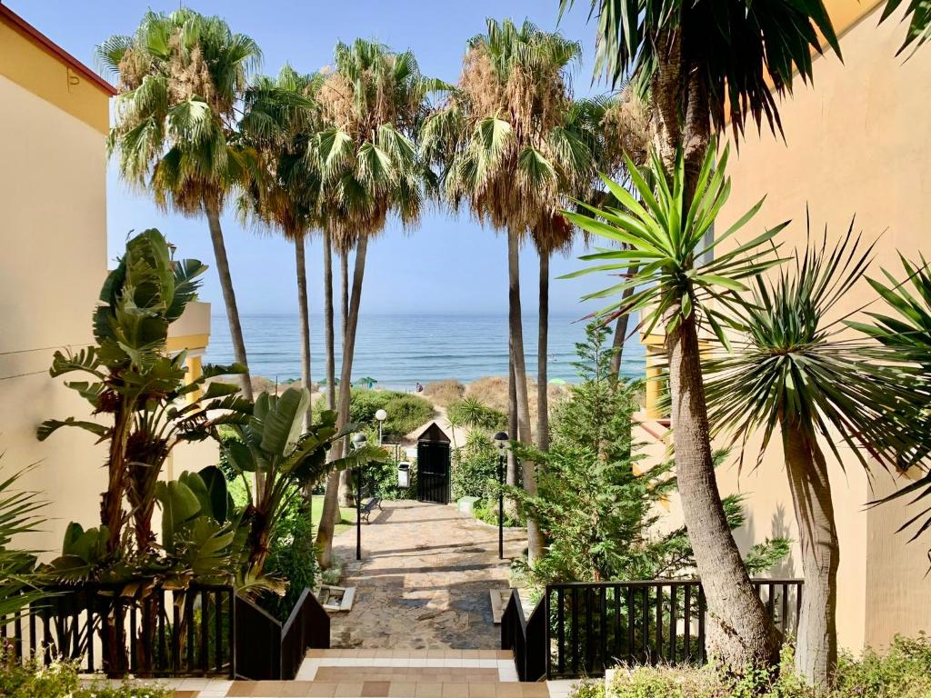 Marbella beachfront apartment Romana Playa Elviria, Marbella – Updated ...