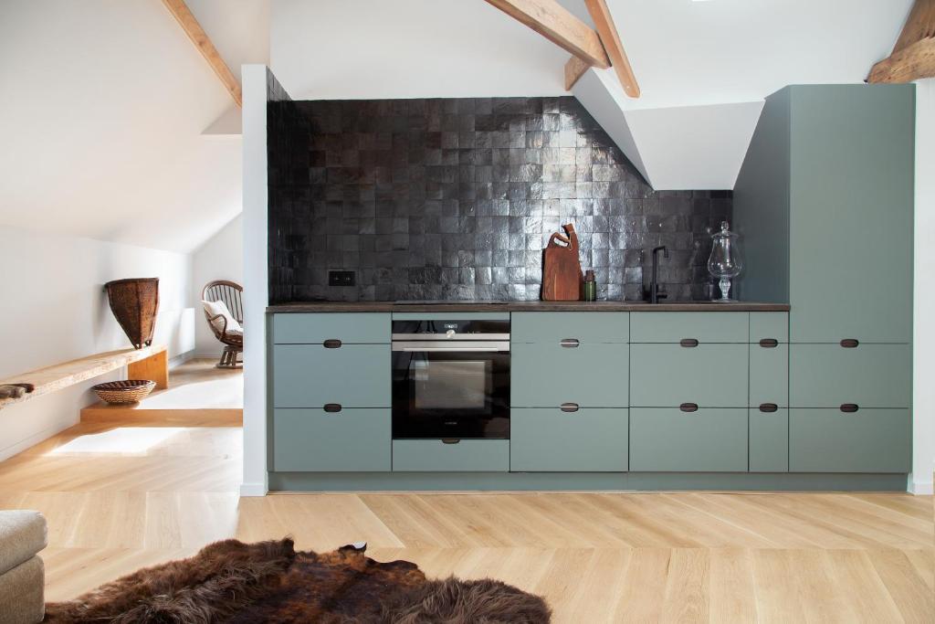 Galalith, Antwerp (updated prices 2025)