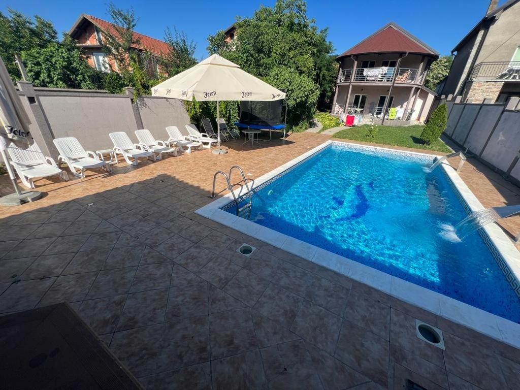 Kuca sa bazenom، Jajinci (أسعار محدثة لعام 2025)