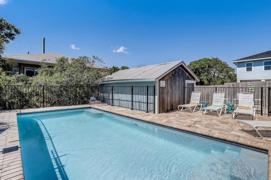 South Beach Cabana Up (Private Front Deck, Pool, Steps from the Beach ...