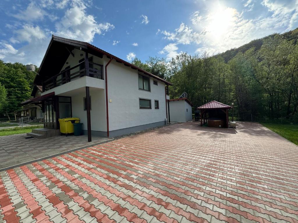 Cabana LUCDAR Valiug Crivaia, Văliug (updated prices 2025)