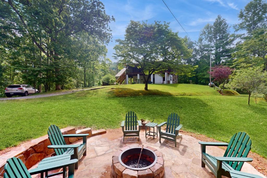 Nostalgic Mountain Retreat, Blue Ridge (updated prices 2025)