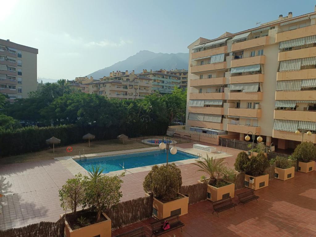 luxury homes Marbella sun beach and pool, Marbella (precios ...