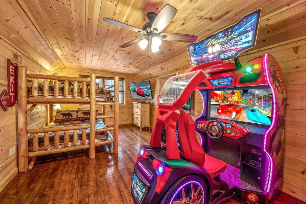 Luxury Cabin-Amazing Location-Arcade-Firepit-Pool, Gatlinburg (updated ...