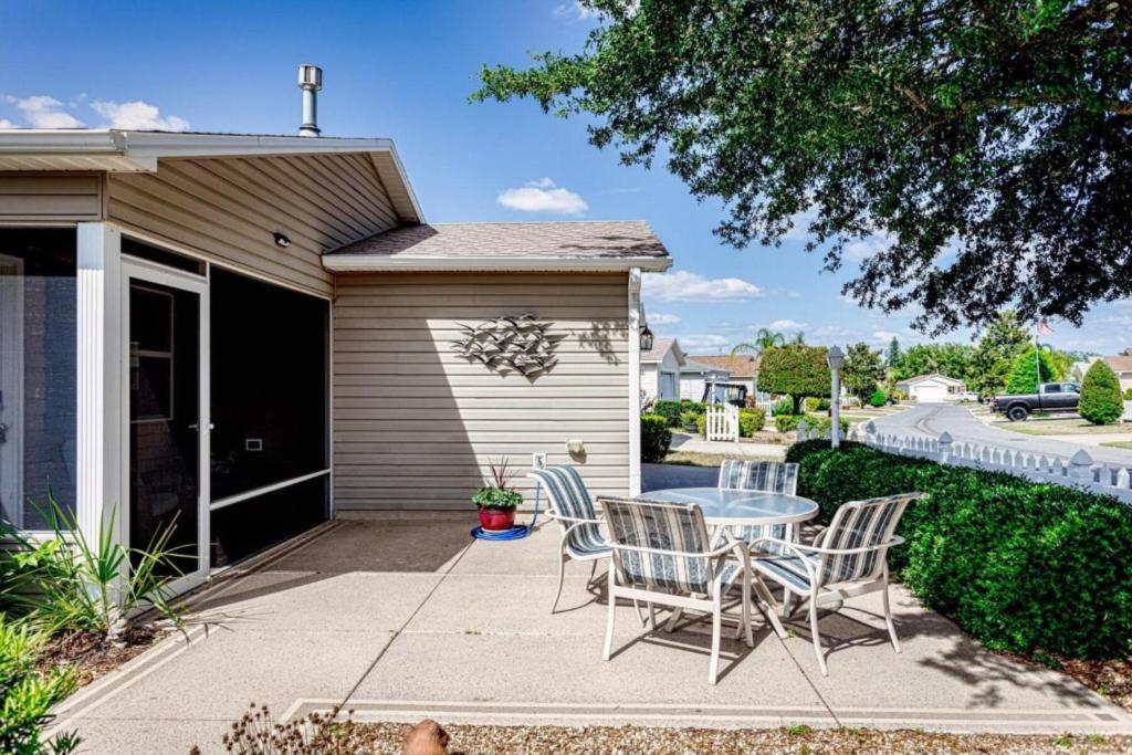 Gibbes - Patio Villa Near Lake Sumter Landing- Villagepeople, The ...
