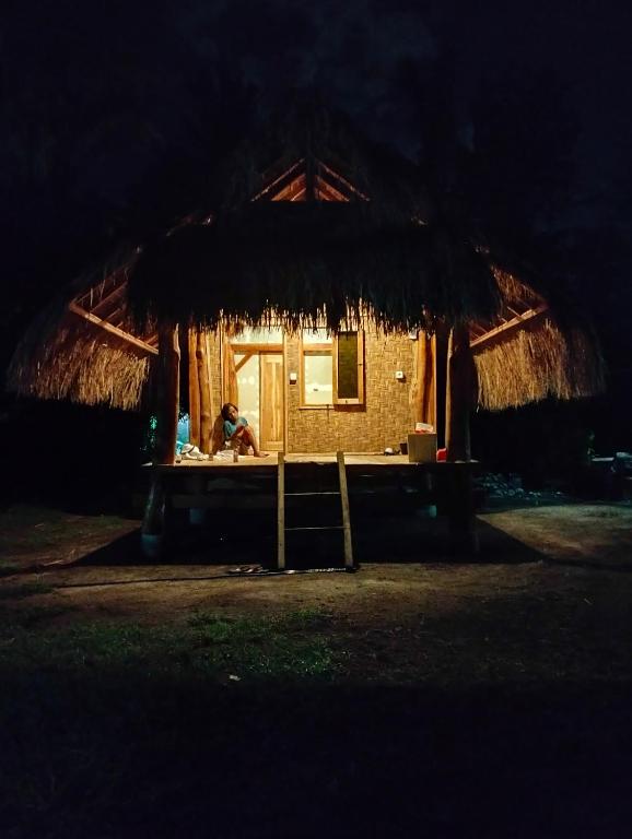 The Beach Hut, Maluk (updated prices 2025)