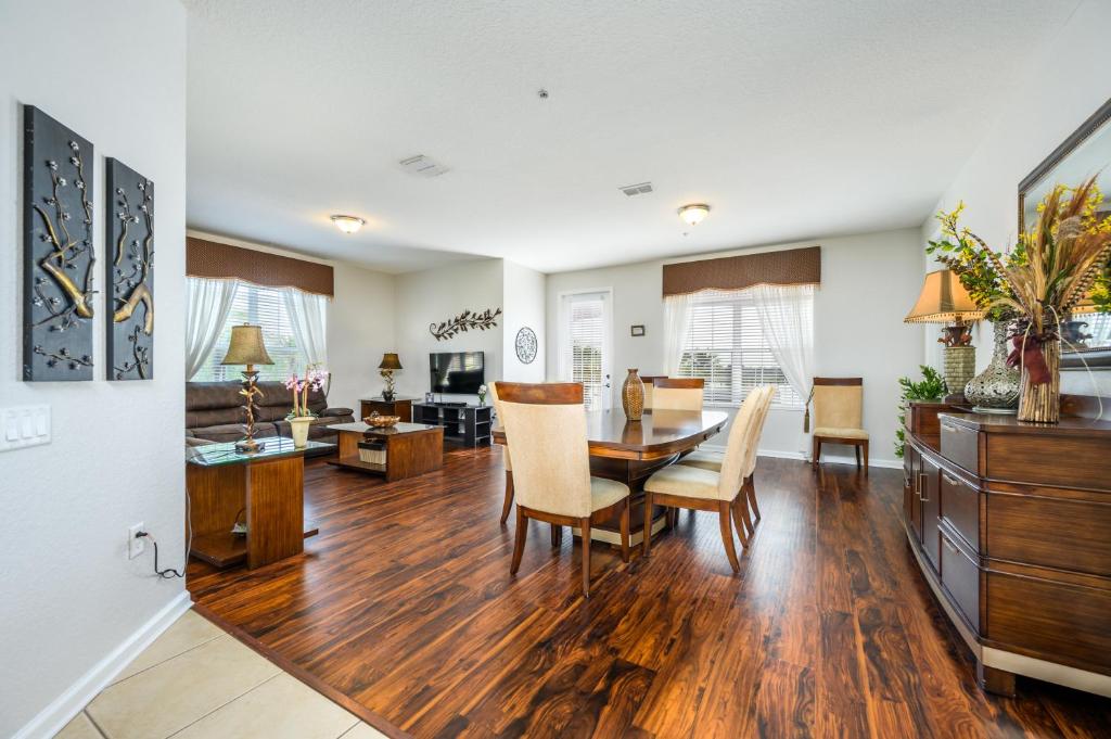 Epic Universe Premium Lake View Condo, Vista Cay - 1002, Orlando (updated prices 2025)