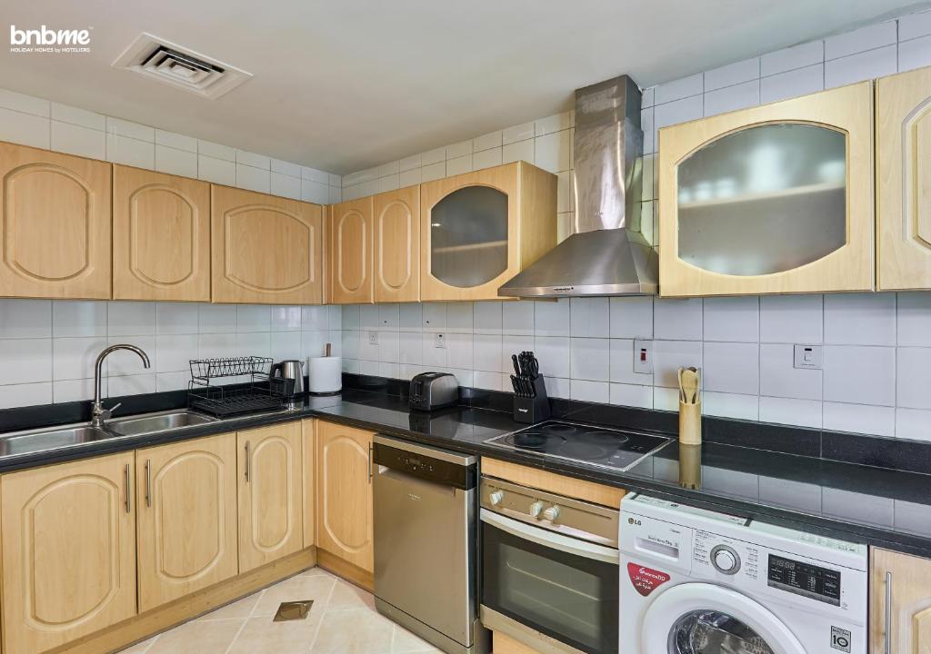 bnbmehomes - DAMAC Waves Tower, Dubai (updated prices 2025)