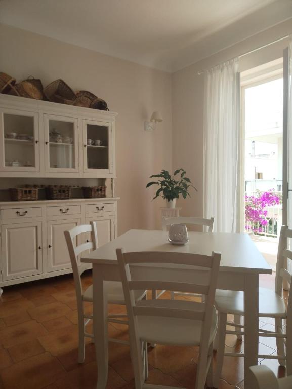 DIMORA BIANCA ROOMS, Pezze di Greco (updated prices 2025)