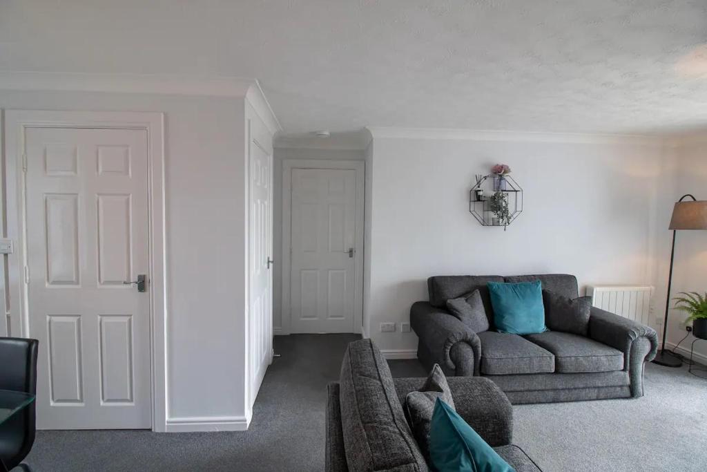 2 Clove Hitch House · Marina Retreat Free Parking Pass the Keys ...