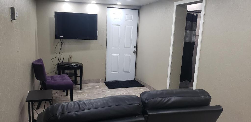 Hollywood Guest Unit, Hollywood (updated prices 2026)