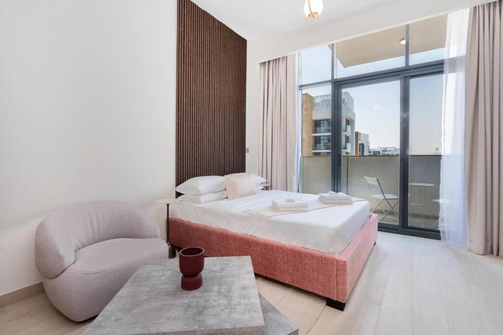 12 min from downtown - Studio - Azizi Riviera, Dubai (updated prices 2025)