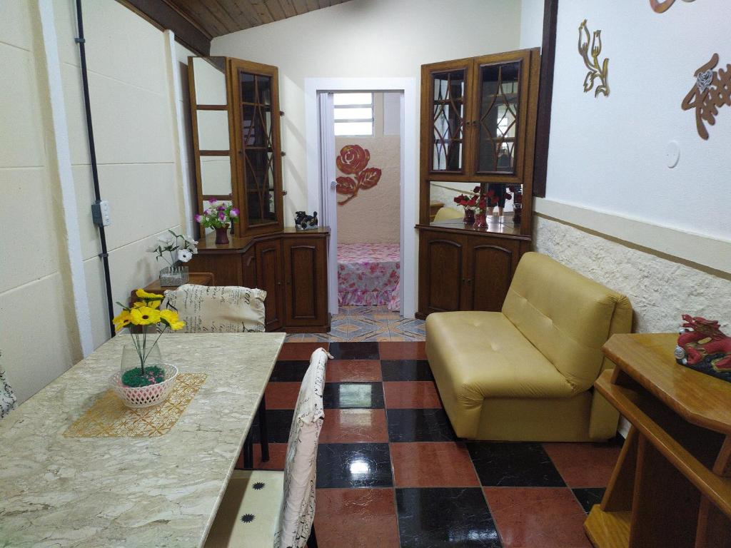 Pousada-Flat-Kitnet Mobiliada c Sala e 40m2 de conforto, Atibaia ...