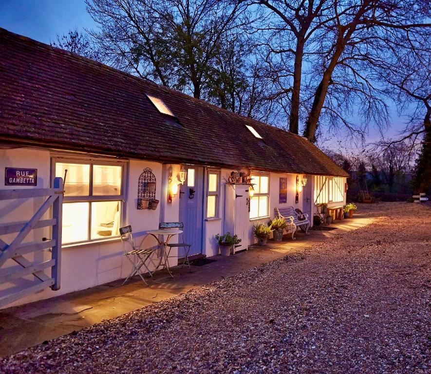 Little Lodge at Blue Door Barns, Beddingham (updated prices 2025)