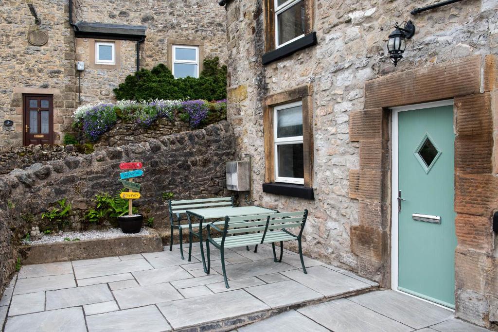 Whimsical Wonderland Cottage Retreat near Peak District, Matlock (updated prices 2024)