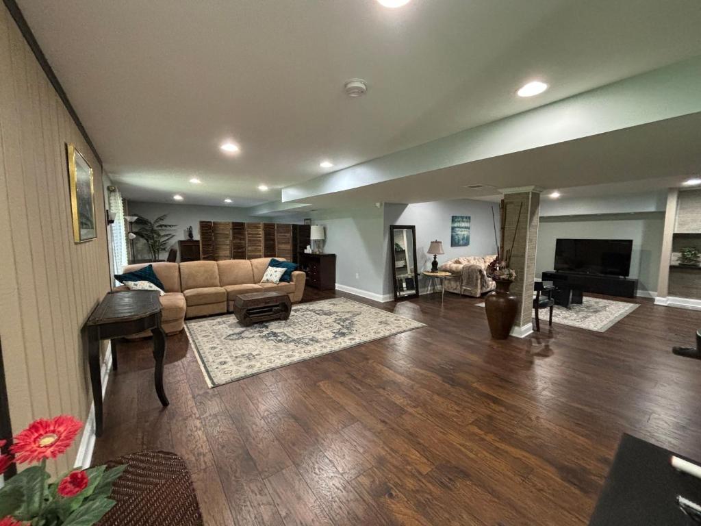 Spacious Walkout Basement, work-friendly, Boyds – Precios actualizados 2024