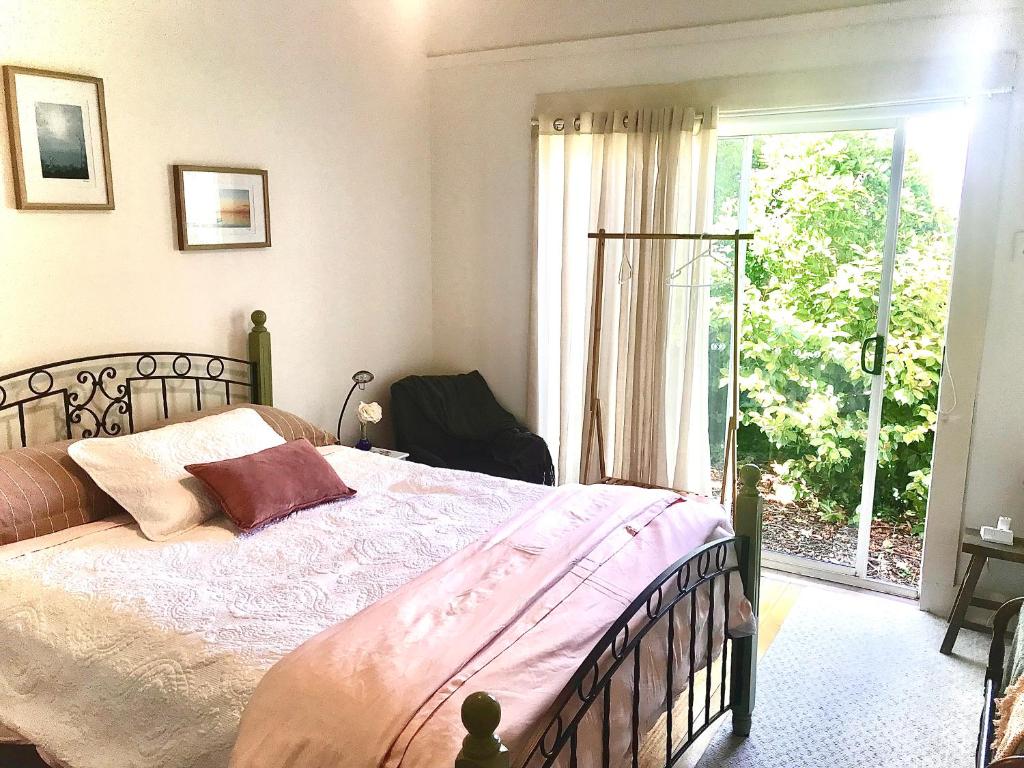 Five Minutes to the Spirit of Tasmania, Devonport (updated prices 2025)