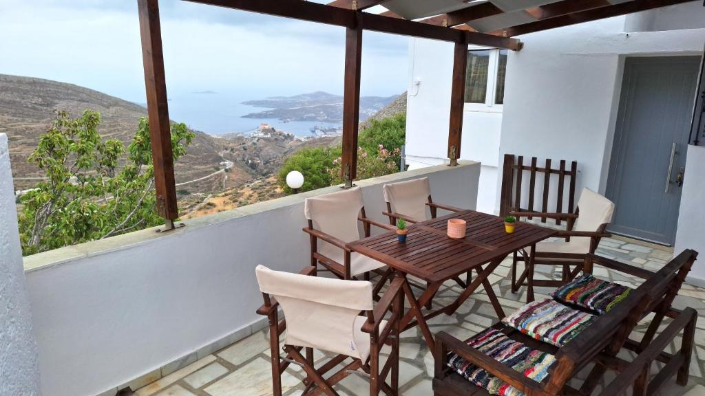 Leonardo's Home Cycladic cottage, Foiníkia (updated prices 2026)