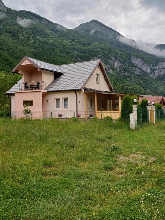 Breti's GuestHouse, Vusanje (updated prices 2026)
