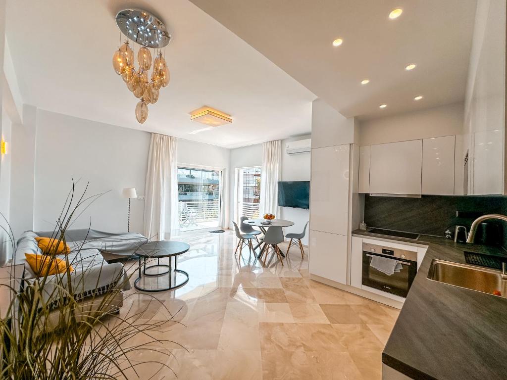 Minimal Apartment Voula Center 3 BDR -Cielo homes, Athen (aktualisierte ...