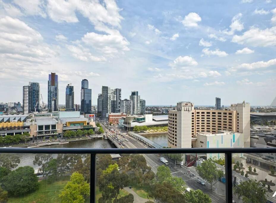 Spectecular VIEW Yarra River Crown Complex MCEC, Melbourne (preços ...