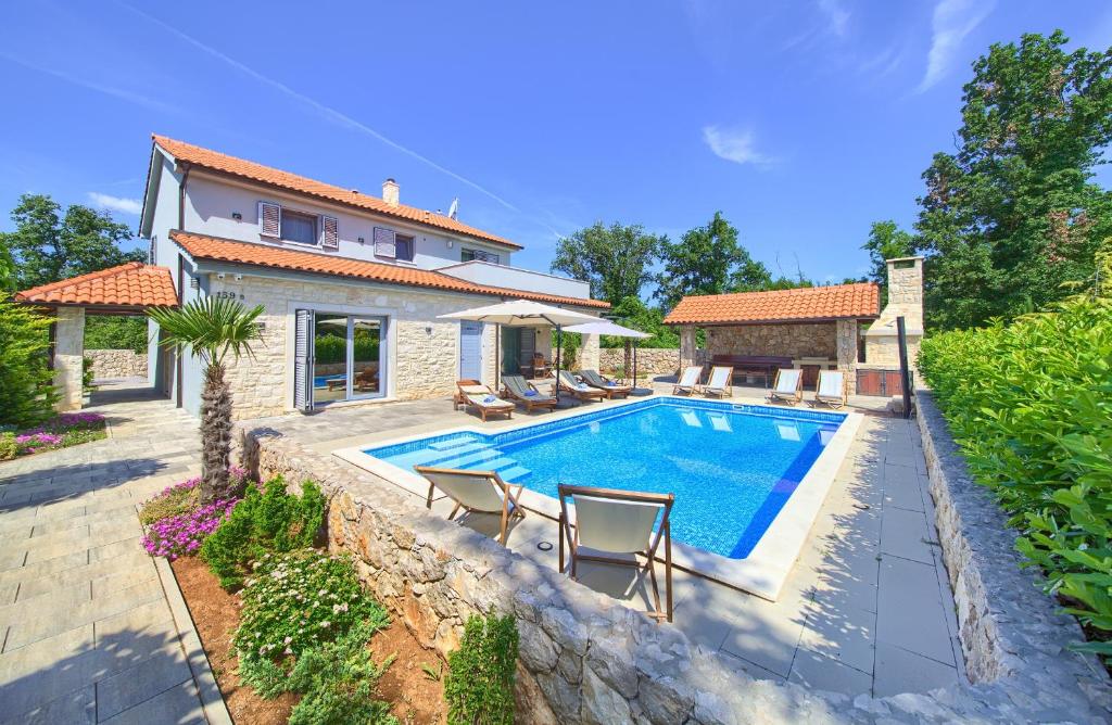 Beautiful villa AURORA with private pool, sauna and jacuzzi, Kras ...