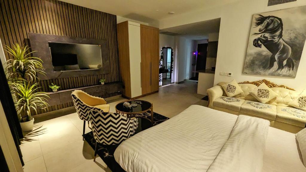 Penta square luxury studio apartment, Lahore (aktualisierte Preise für ...