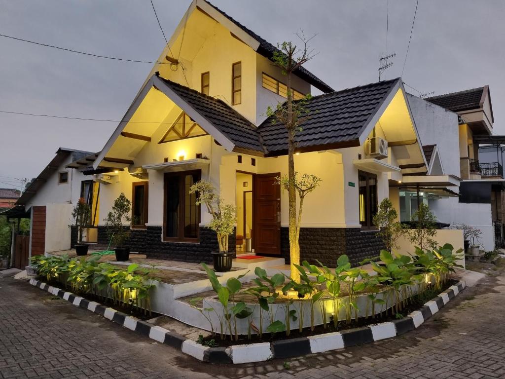 House of Pringgitan, Ngemplak (updated prices 2026)
