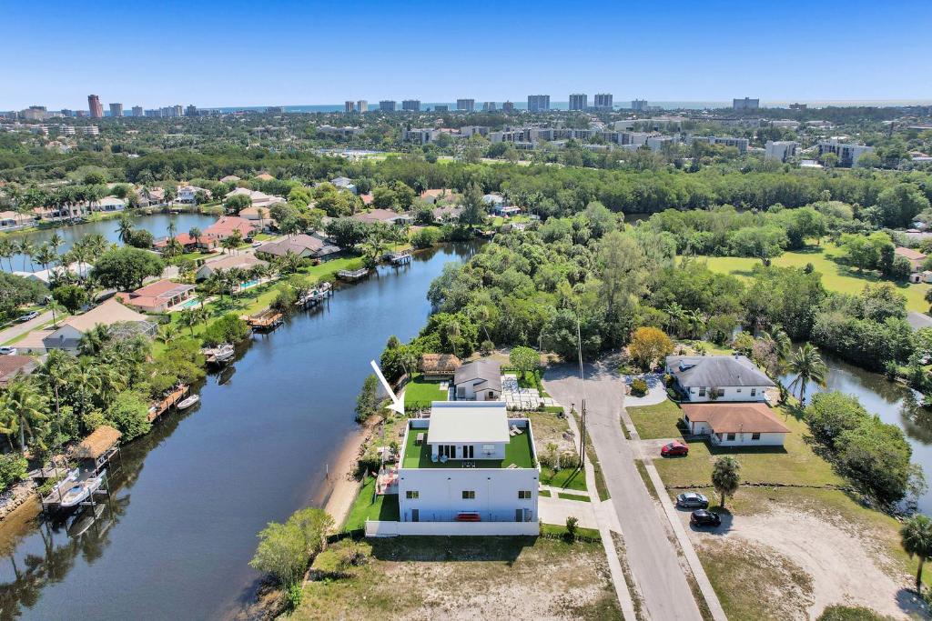 Unique 3-storey Home with Beautiful Lake View, Deerfield Beach (updated ...
