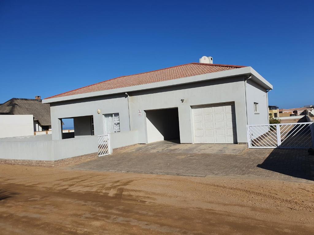 House Schielke, Hentiesbaai (updated prices 2026)
