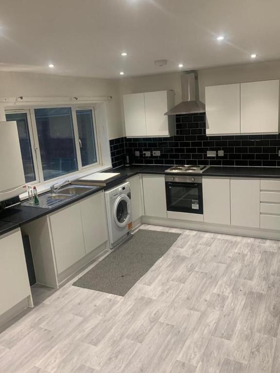 330 Leagrave, Luton (updated prices 2025)