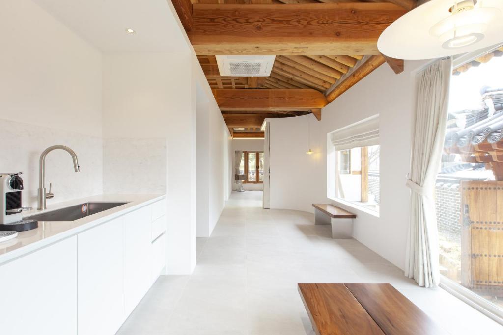 Cheong-yeon, the Korean traditional house Hanok in Jeonju Hanok Village ...