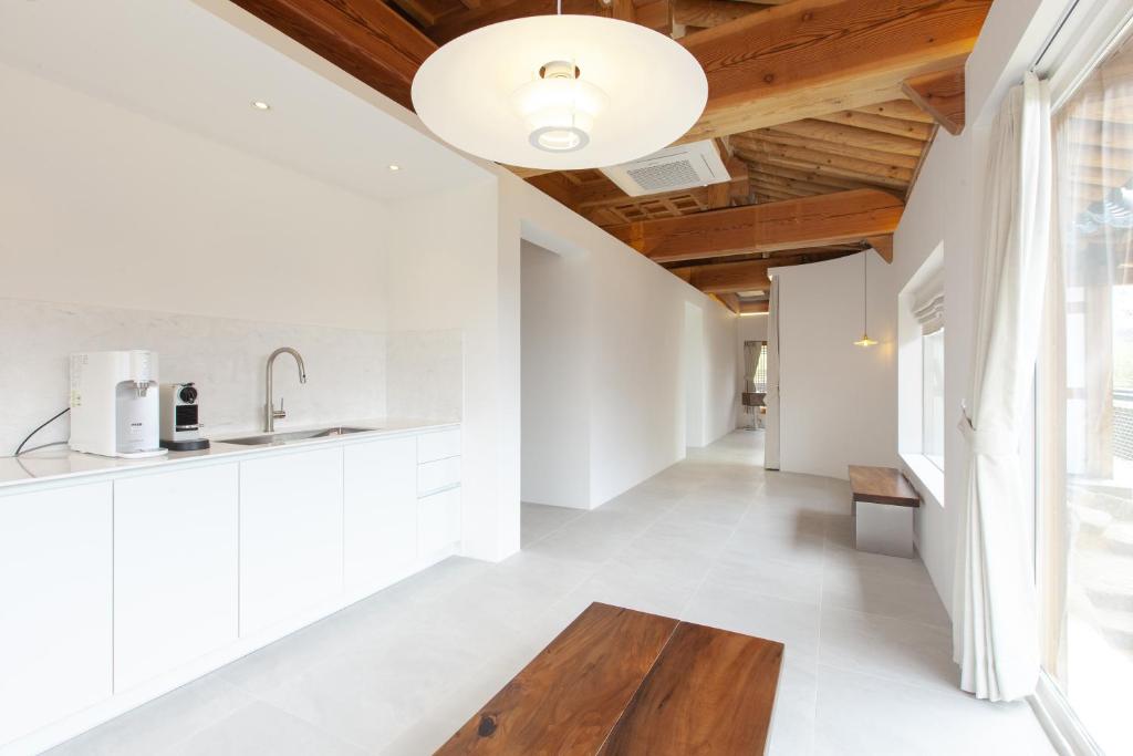 Cheong-yeon, the Korean traditional house Hanok in Jeonju Hanok Village ...