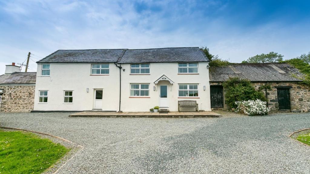 Ty Poeth, Brynsiencyn (updated prices 2024)