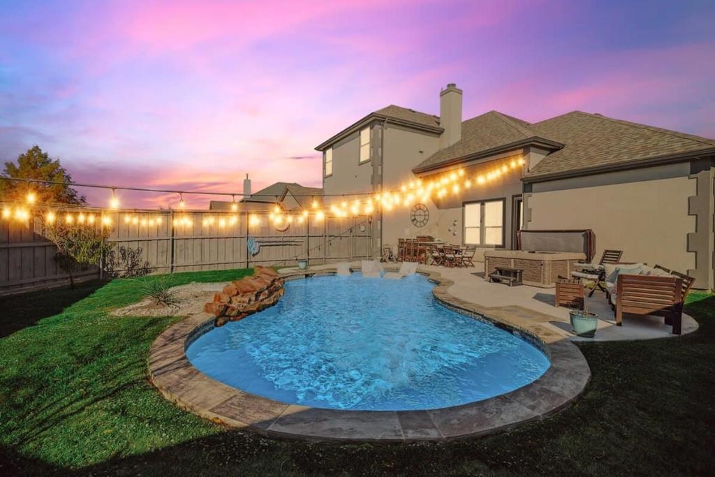 Texan Sunny Oasis 5 BED Private Pool Hot tub, Rowlett (updated prices 2024)