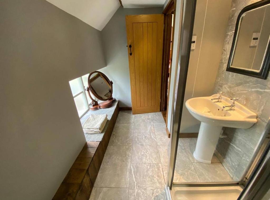 Beautiful Farm House in Idyllic location, Cowbridge (updated prices 2025)