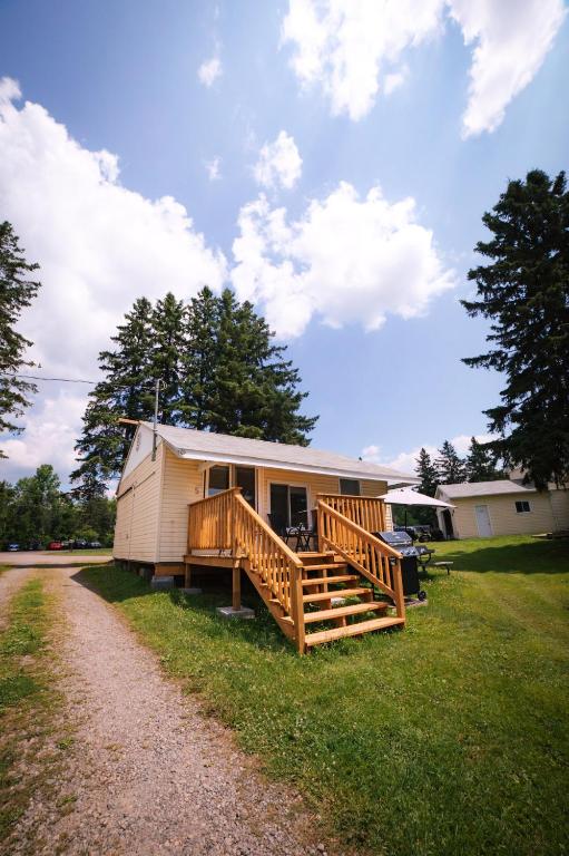 Beachfront Cabin #5- Maijac Resort & Marina, Magnetawan – Updated 2024 ...