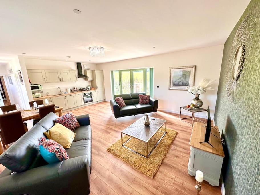 Fox Acre Lodge - Amazing Views, Usk (updated prices 2025)