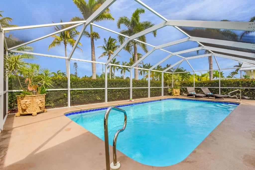 Island Life! Great Fishing - Unique Home with Heated Pool - Tropical ...