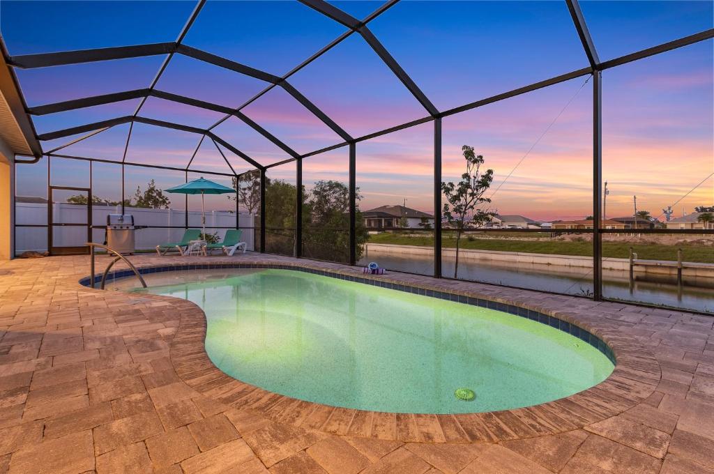 BRAND NEW! Gulf Access, Heated Saltwater Pool - Papa, Cape Coral ...