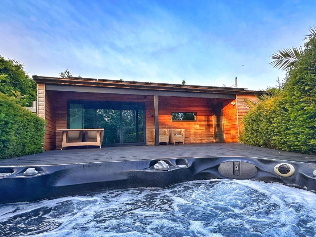 Chy Mena. South facing lodge with hot tub & views., St. Agnes (updated ...
