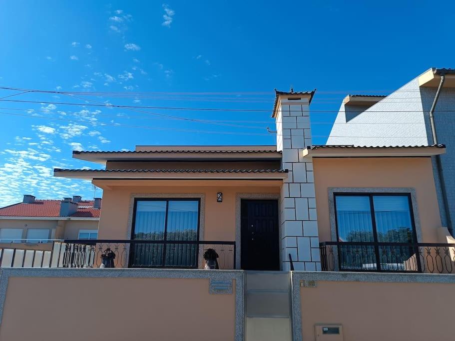 Casa da Mimosa, a 100 metros da praia de Vila Chã, Vila Chã (updated ...